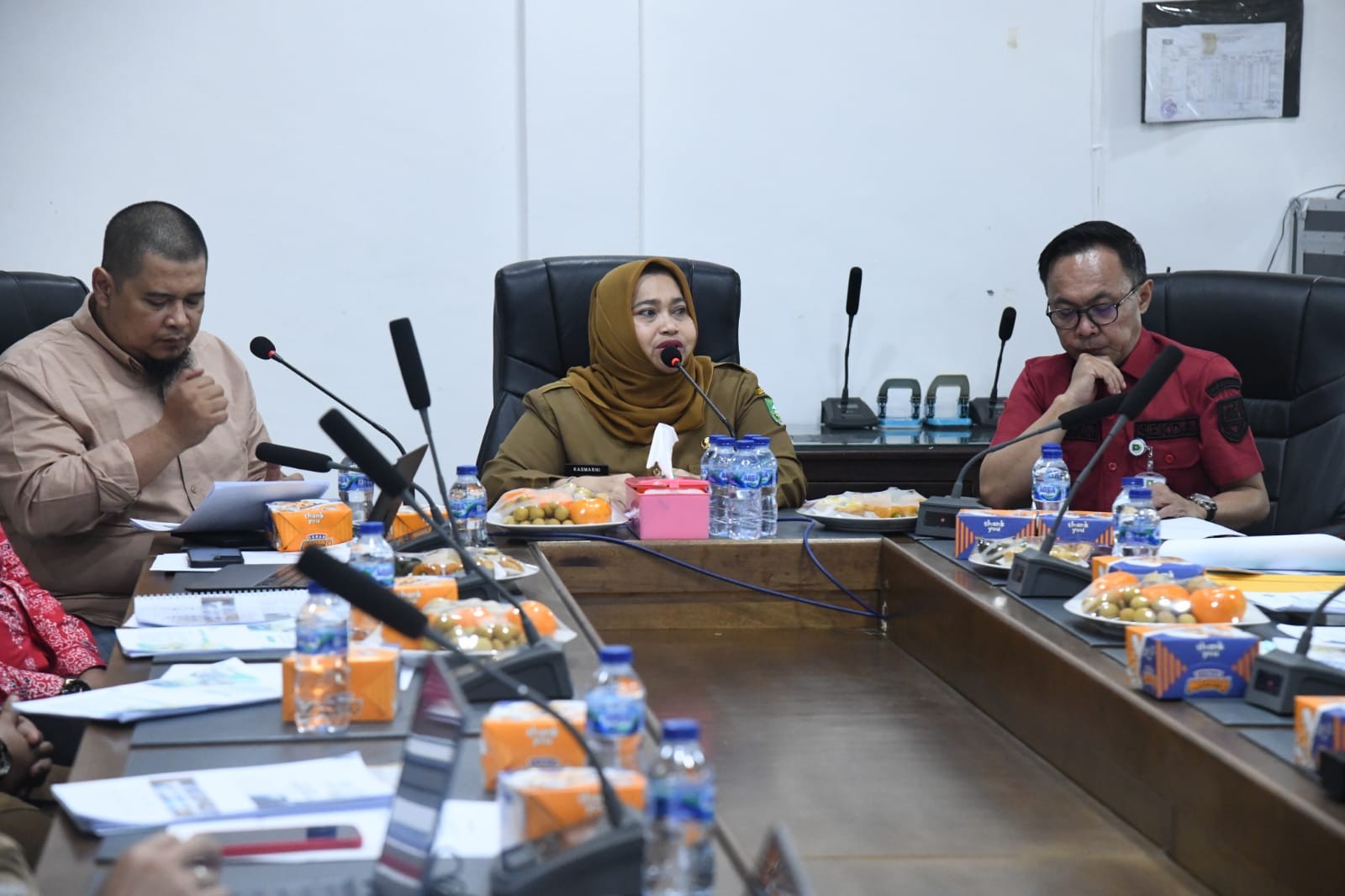Bahas Laporan Akhir Survei Kepuasan Masyarakat, Bupati Kasmarni Minta ... Bahas Laporan Akhir Survei Kepuasan Masyarakat, Bupati Kasmarni Minta ...