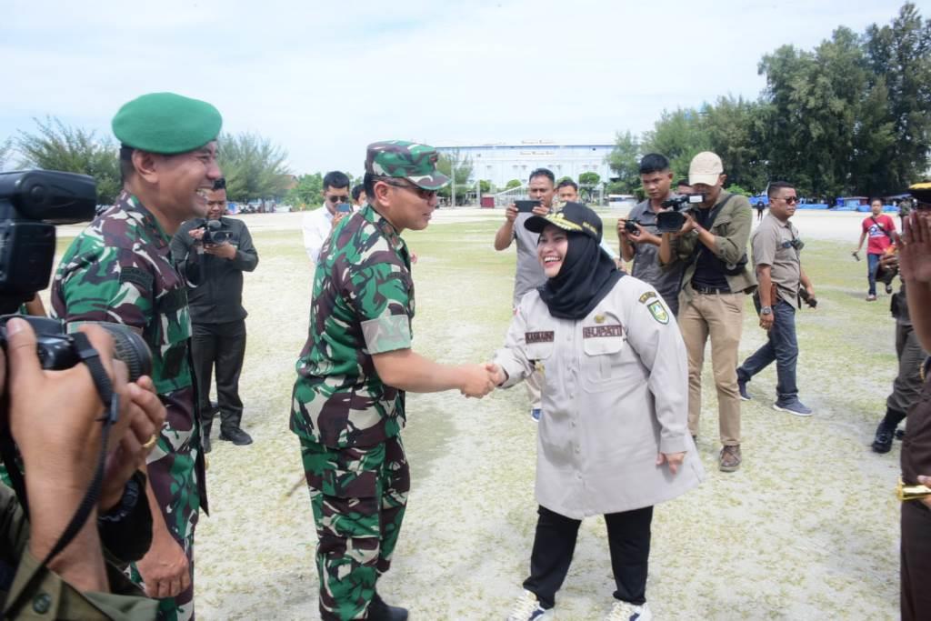 Bupati Kasmarni Sambut Kedatangan Danrem 031/WB Brigjen P. Hutagalung ... Bupati Kasmarni Sambut Kedatangan Danrem 031/WB Brigjen P. Hutagalung ...